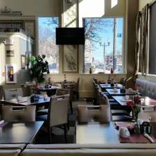 Dali's Cafe | 202 N 8th St, Manitowoc, WI 54220, USA