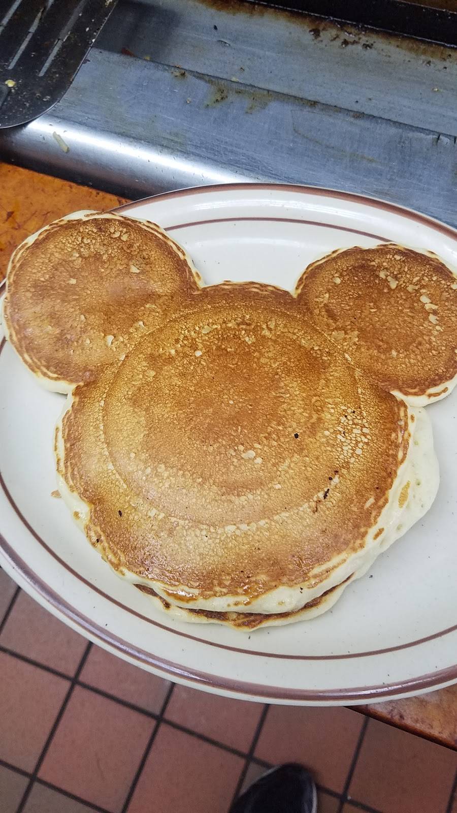 George Webb Restaurant | 4411, 3133 S 92nd St, Milwaukee, WI 53227, USA