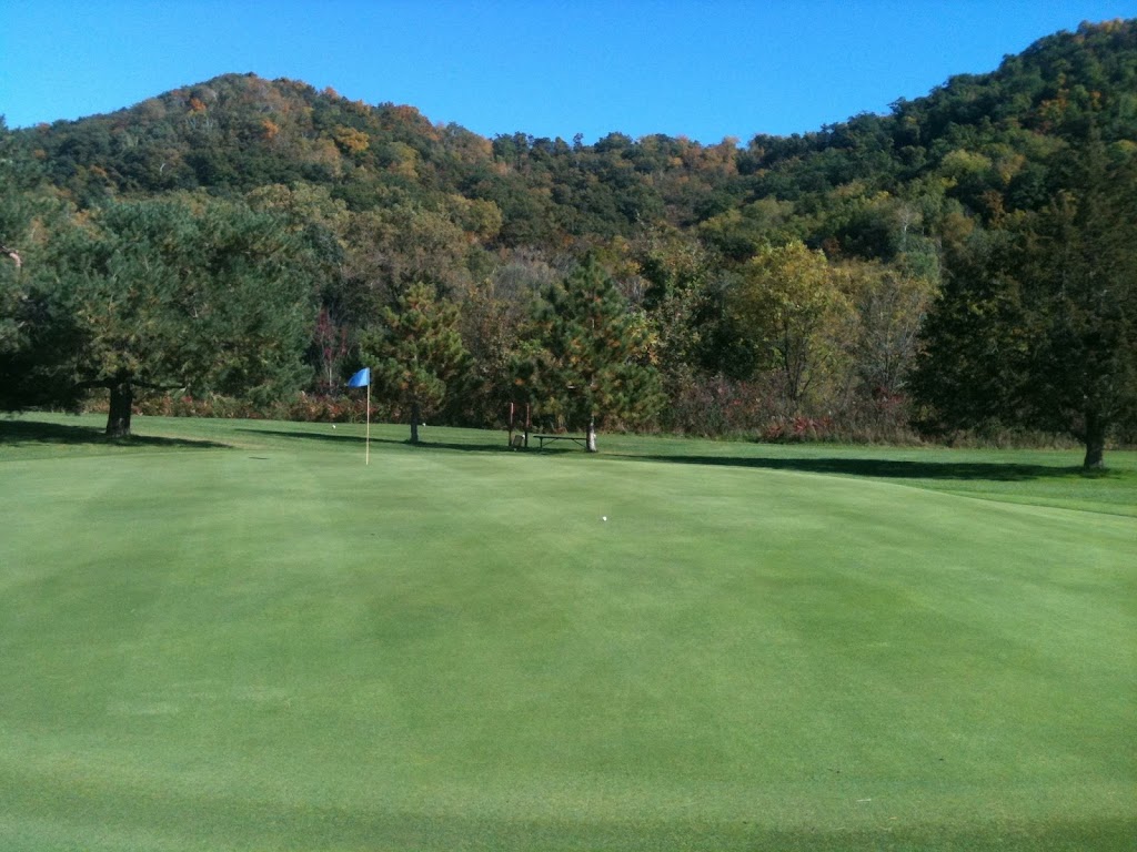 The Grove Golf Course | 211 Walnut Drive, Cochrane, WI 54622, USA