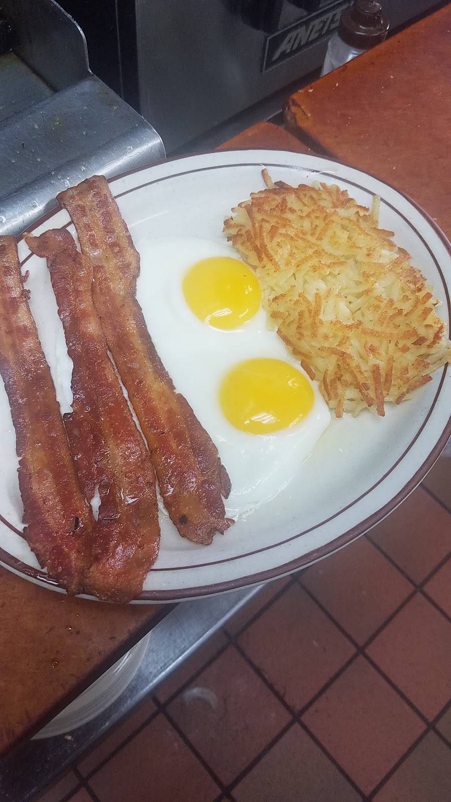 George Webb Restaurant | 4411, 3133 S 92nd St, Milwaukee, WI 53227, USA